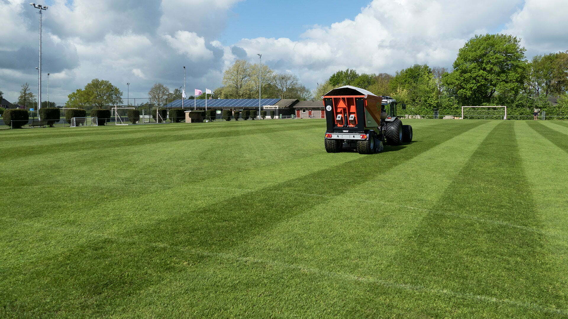 Removal of a thatch layer from grass fields - TRILO Machines
